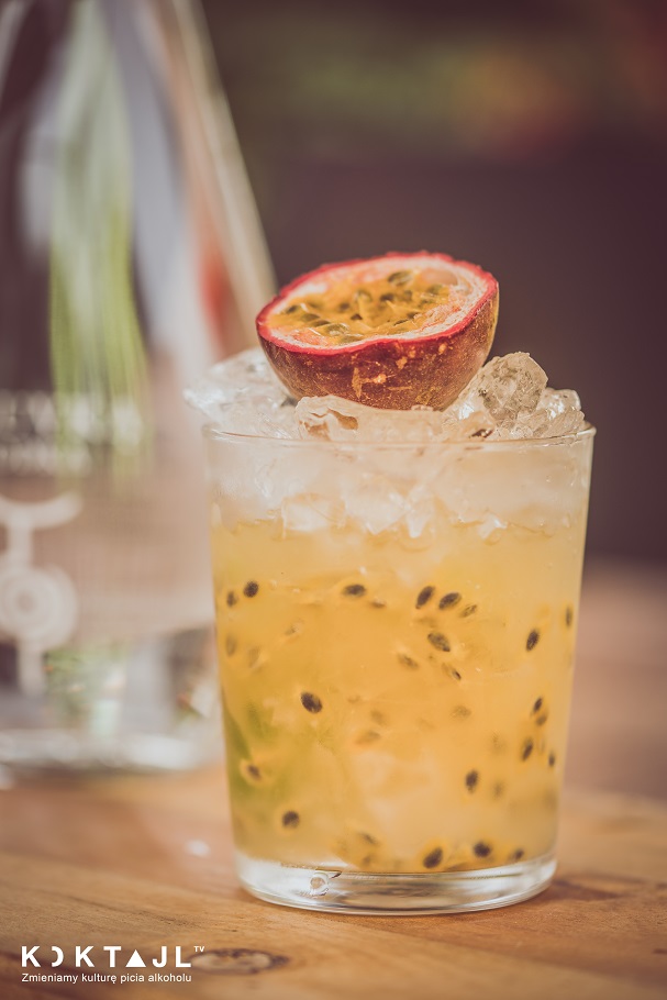 Marakuja Caipirovska - smaczny drink z marakują - Koktajl.TV