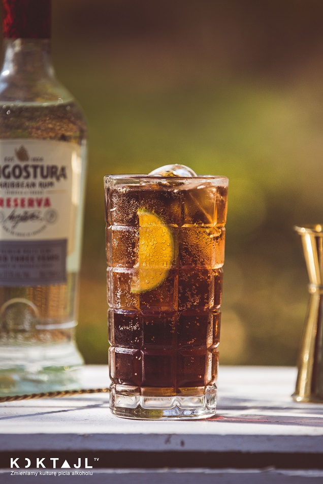 CUBA LIBRE DRINK - kubański przepis z rumem - Koktajl.TV